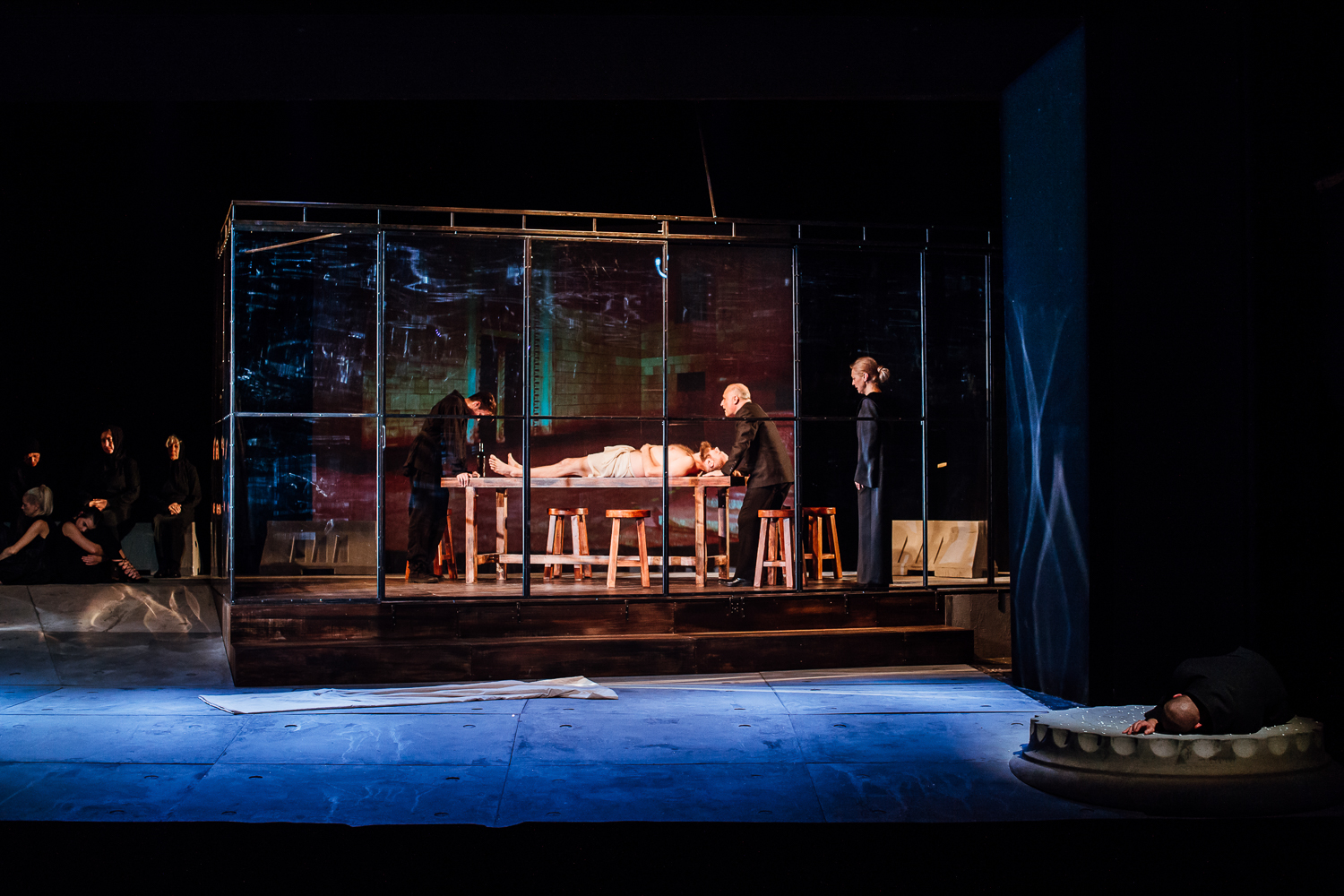 Antygona Teatr Ateneum - Reżyseria światła/ Lighting Design Katarzyna ...