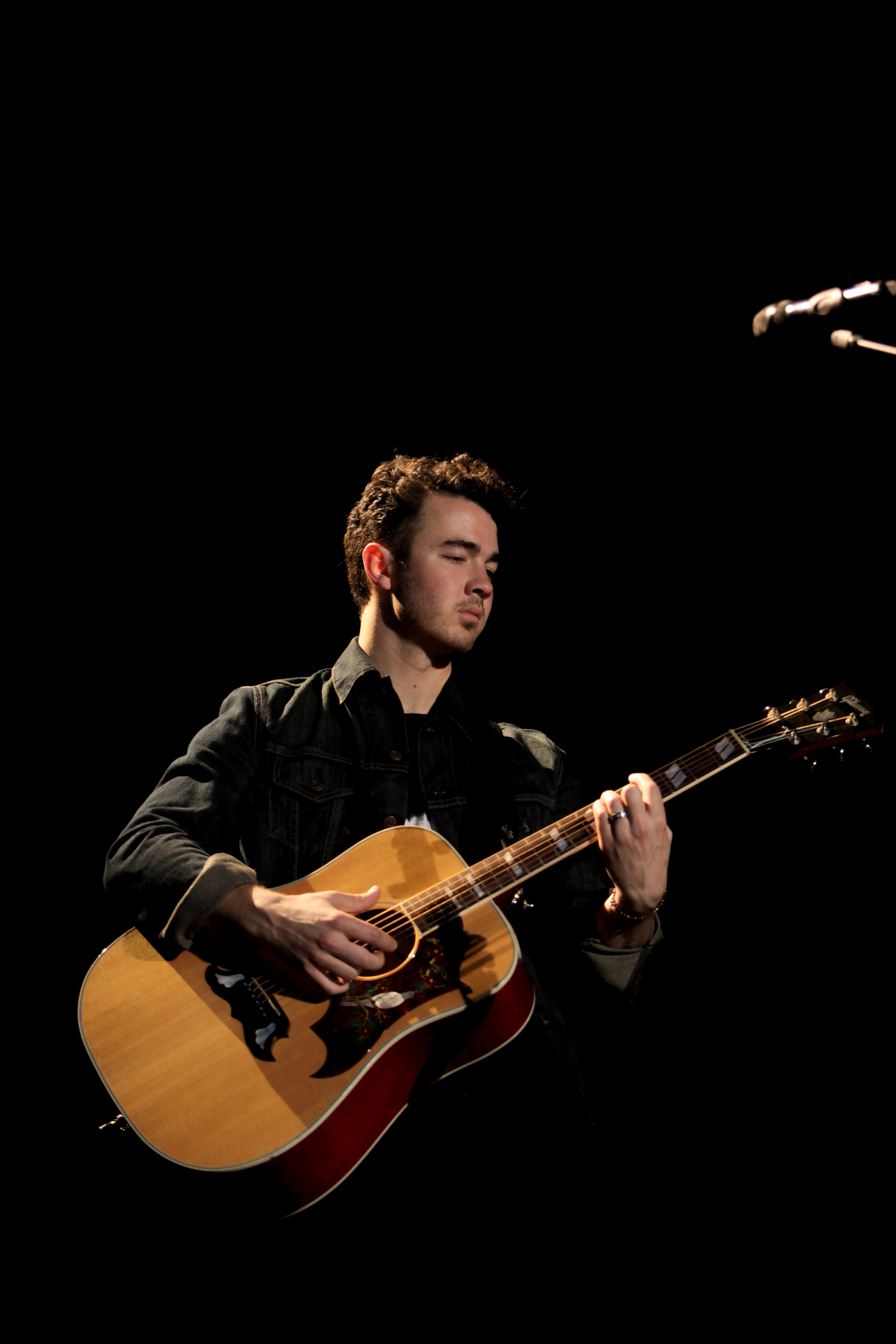 BOOMBOX ALL ACCESS WITH JONAS BROTHERS - Vivi Arias – Creative, Writer ...