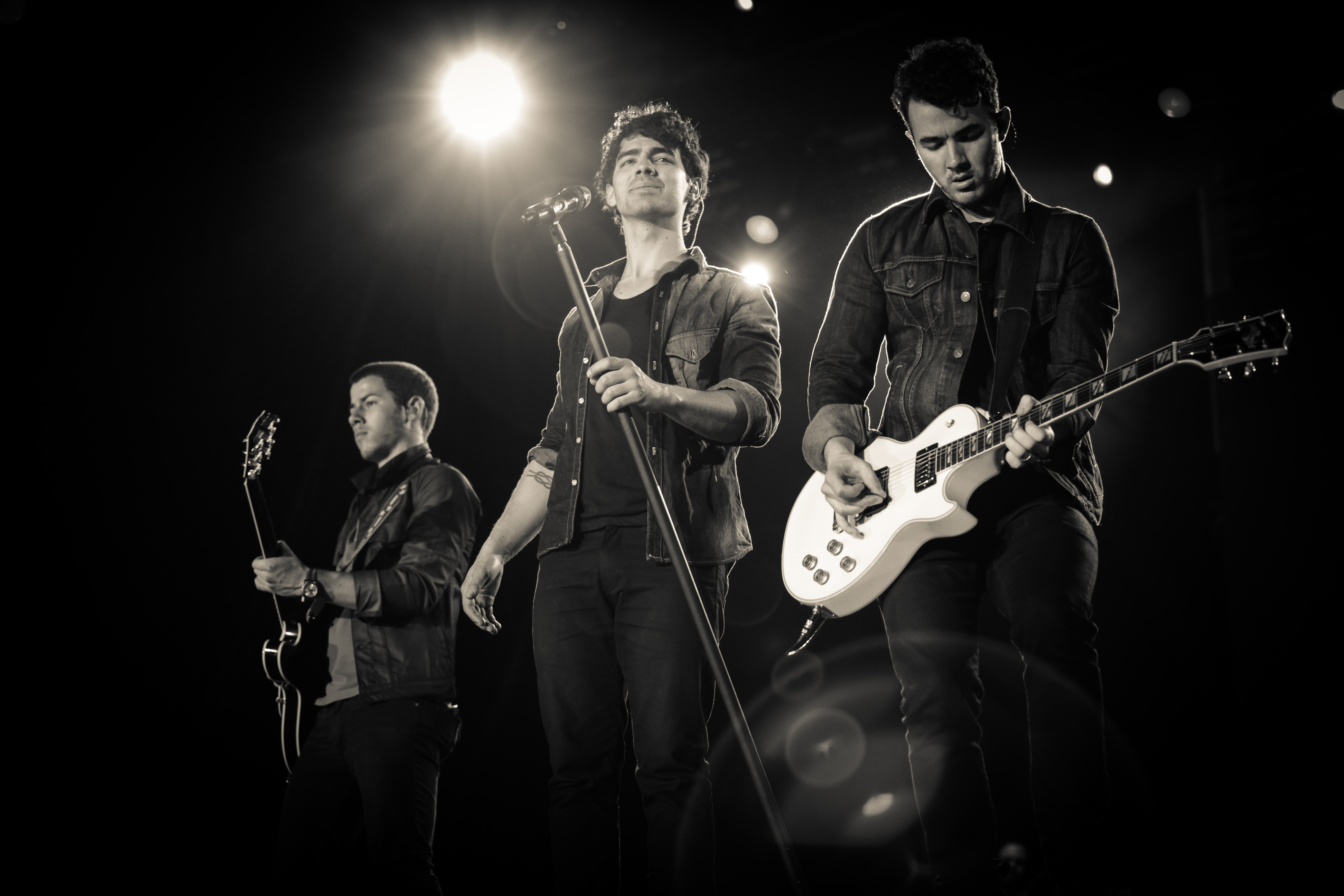 BOOMBOX ALL ACCESS WITH JONAS BROTHERS - Vivi Arias – Creative, Writer ...
