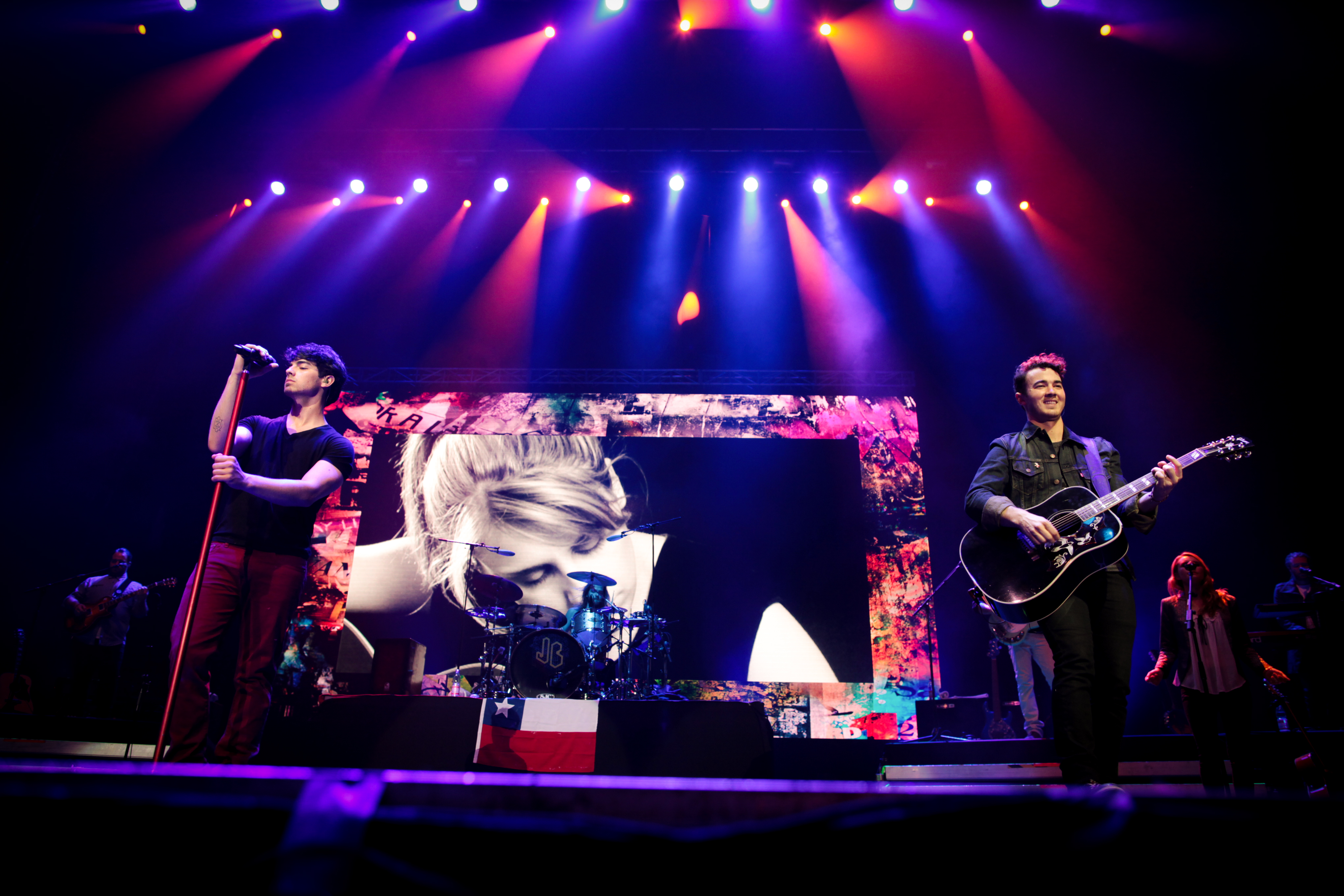 BOOMBOX ALL ACCESS WITH JONAS BROTHERS - Vivi Arias – Creative, Writer ...