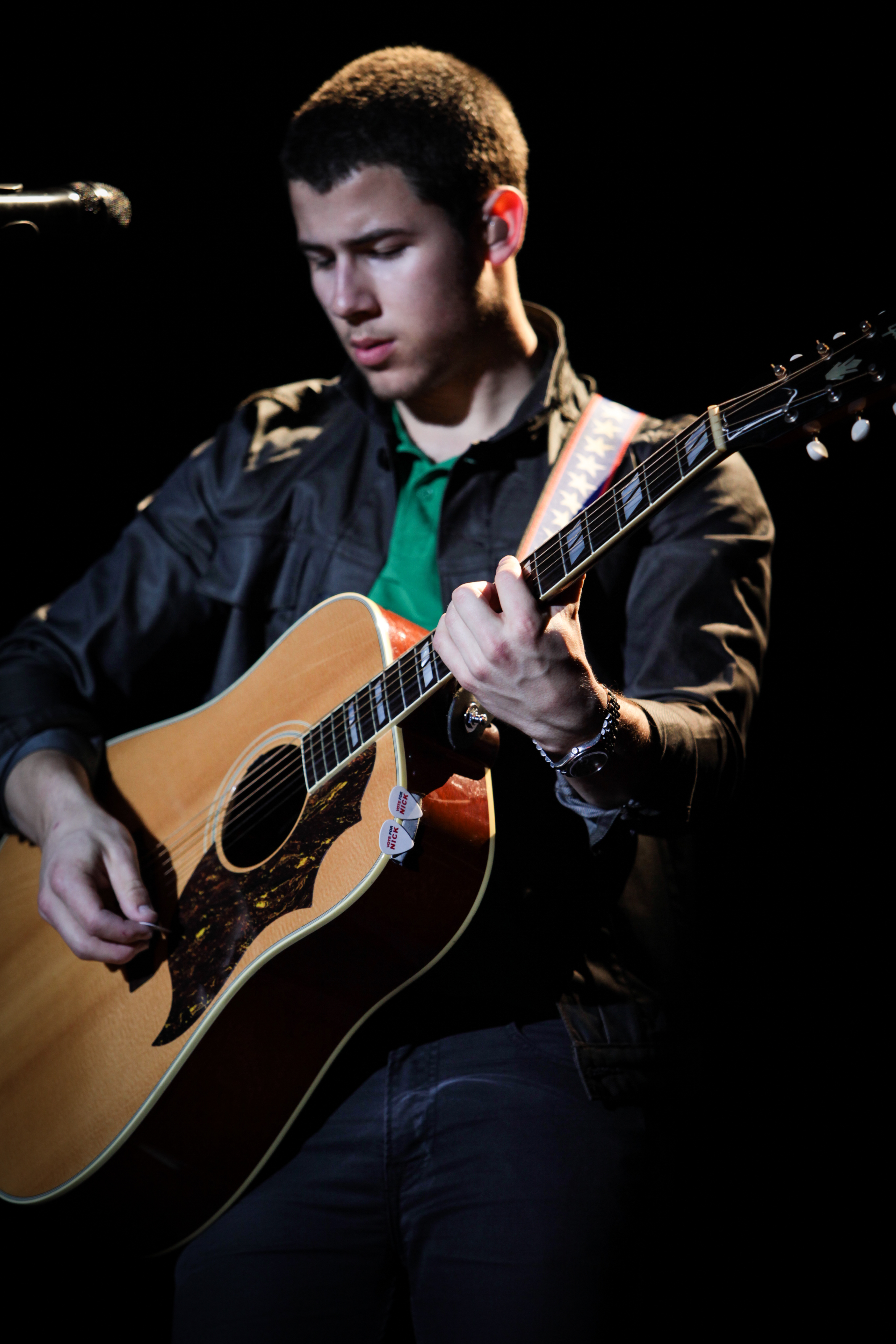 BOOMBOX ALL ACCESS WITH JONAS BROTHERS - Vivi Arias – Creative, Writer ...