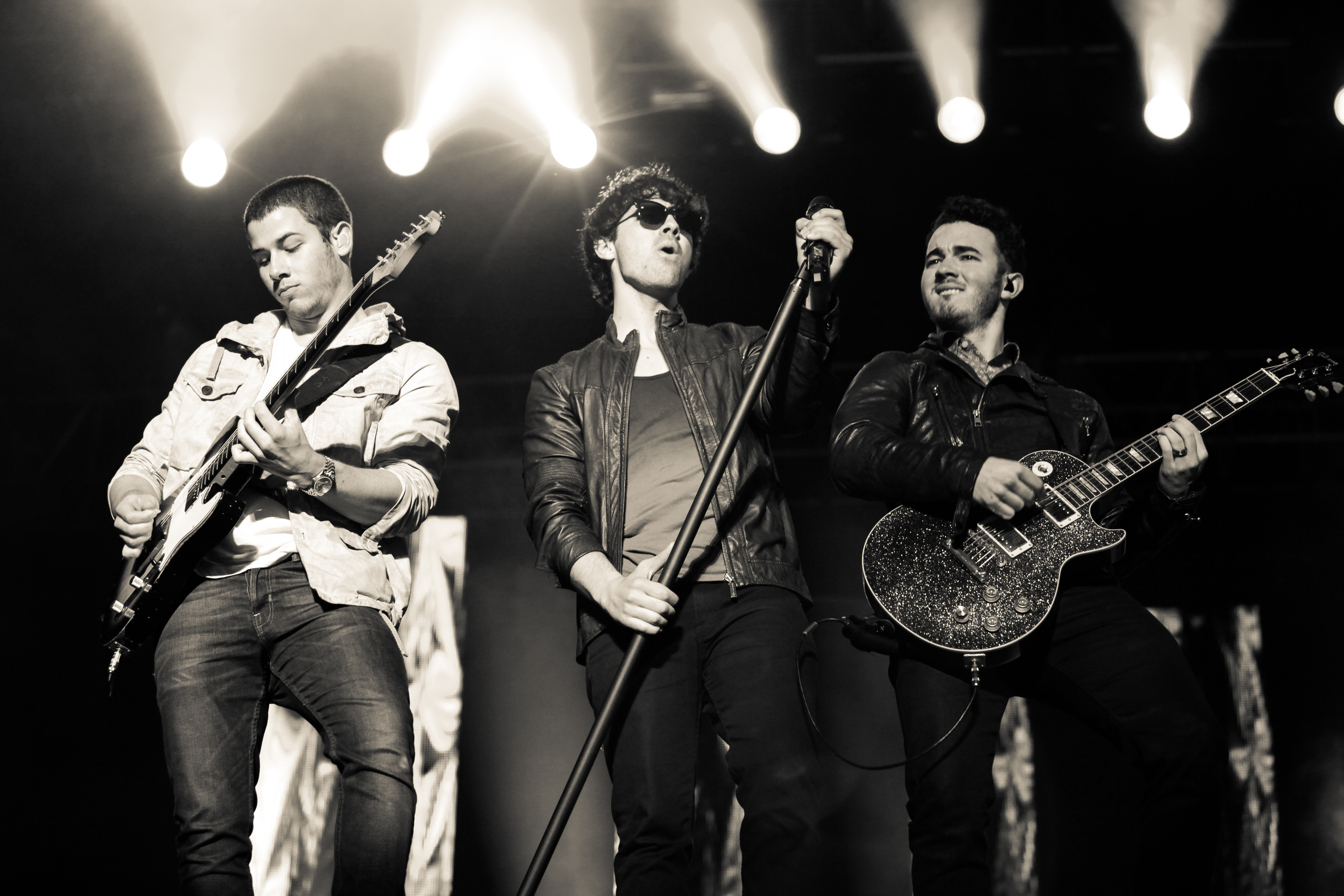 BOOMBOX ALL ACCESS WITH JONAS BROTHERS - Vivi Arias – Creative, Writer ...