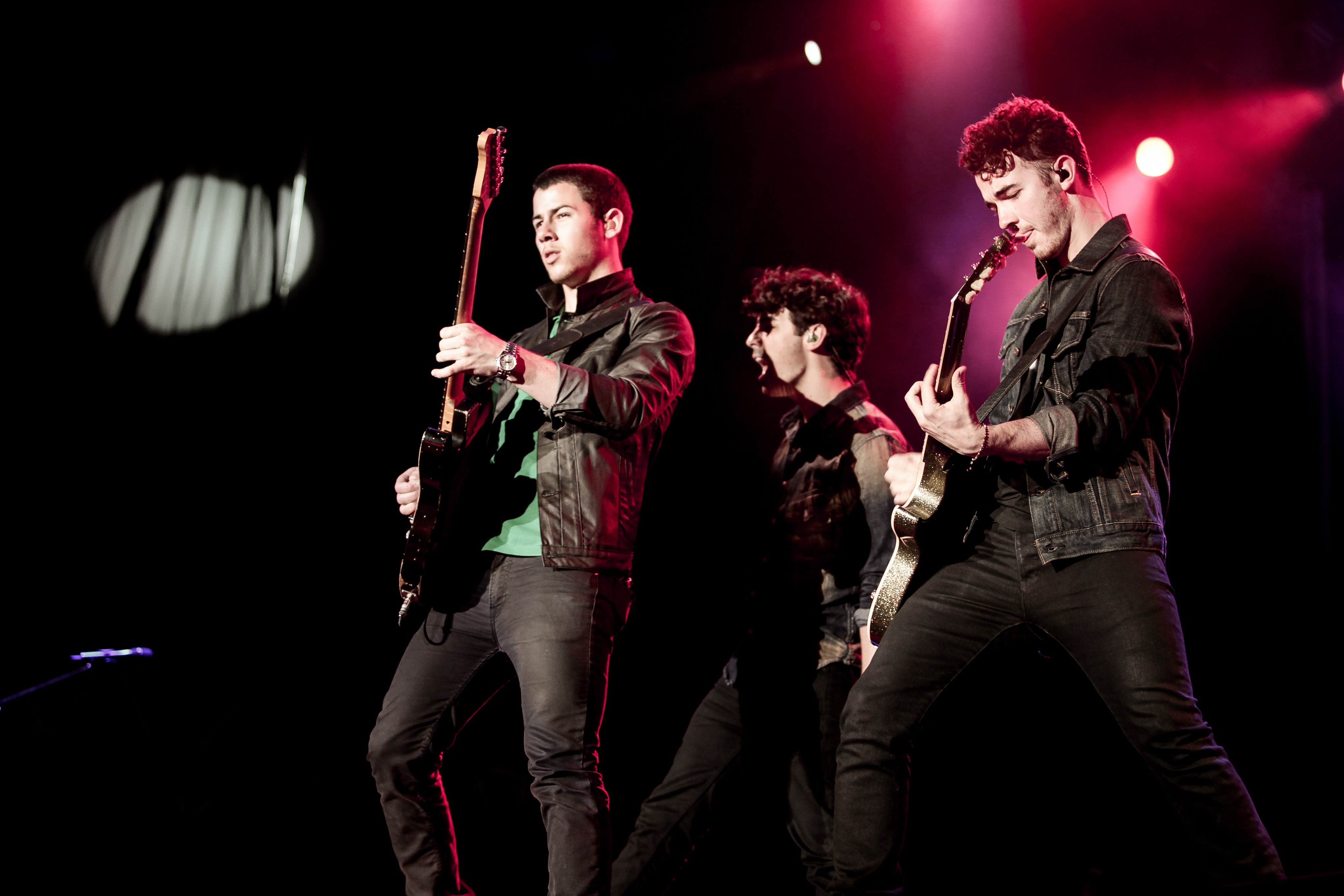 BOOMBOX ALL ACCESS WITH JONAS BROTHERS - Vivi Arias – Creative, Writer ...