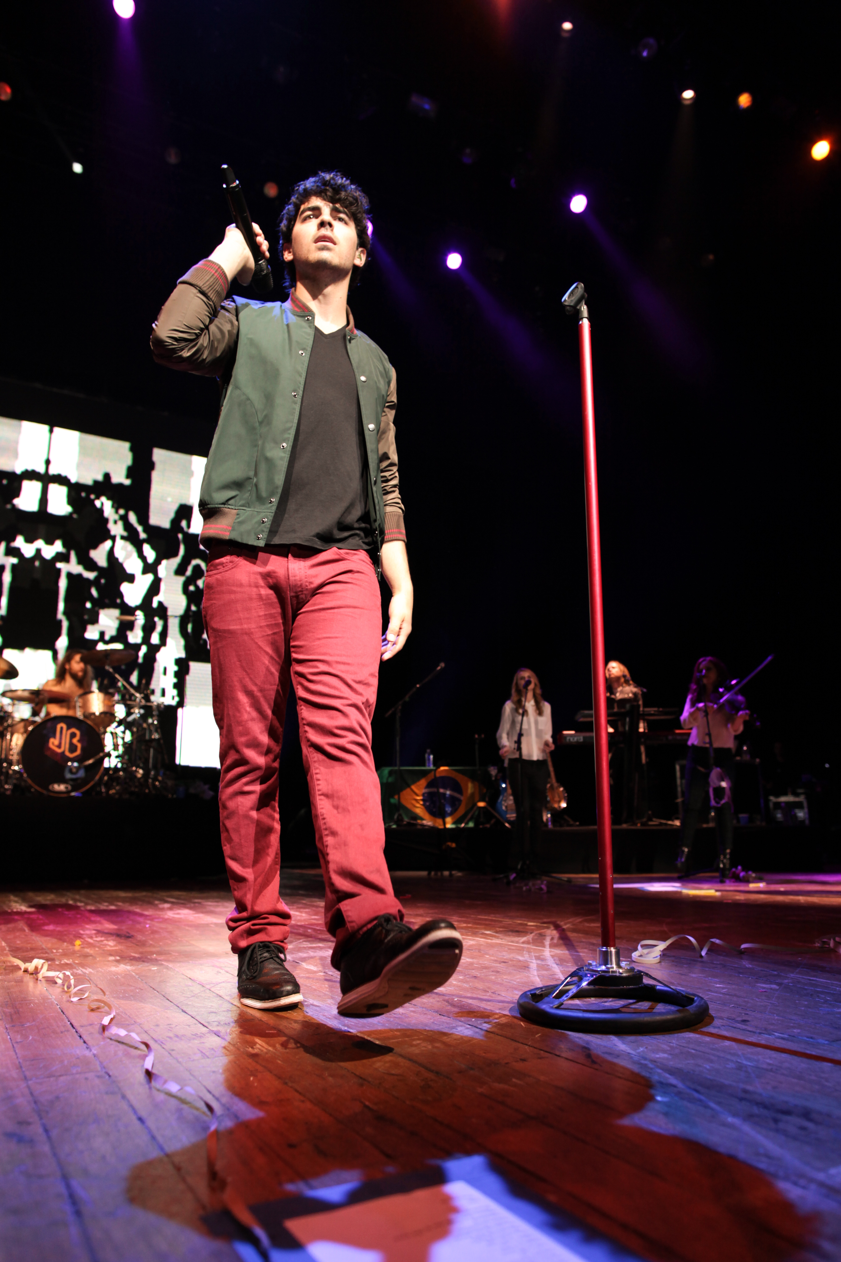 BOOMBOX ALL ACCESS WITH JONAS BROTHERS - Vivi Arias – Creative, Writer ...