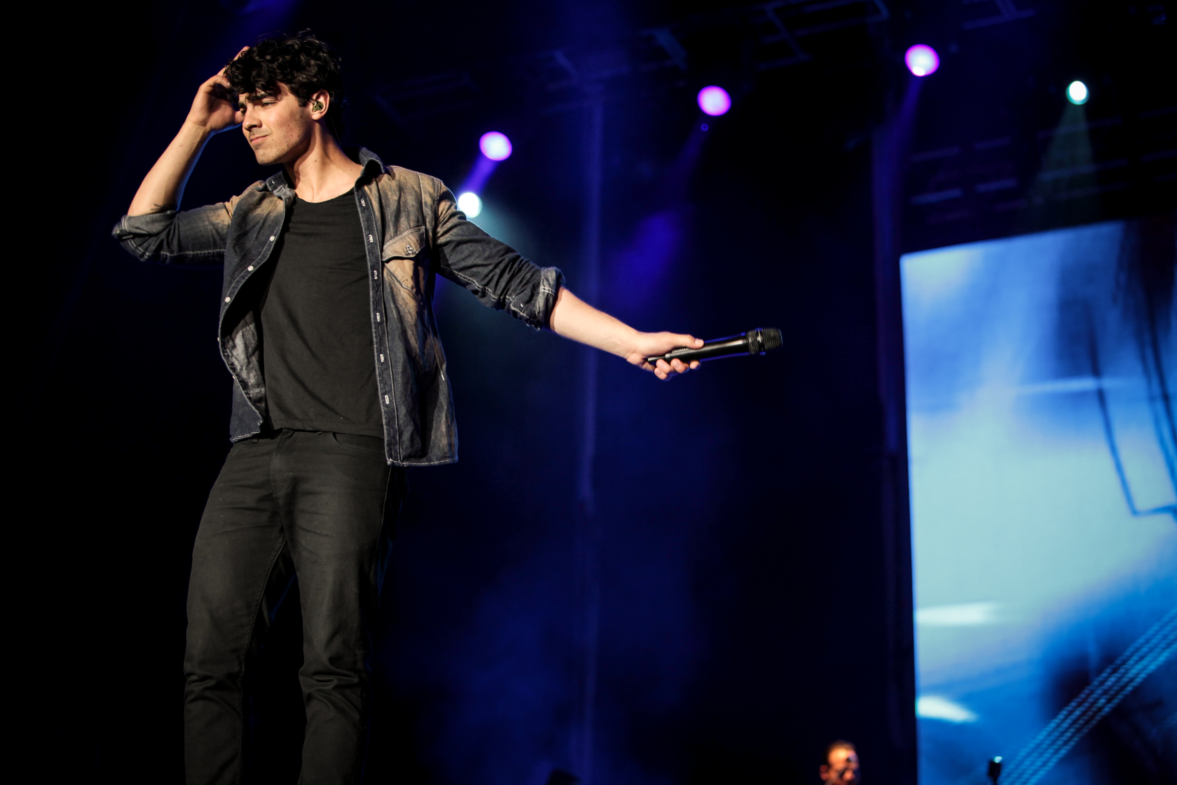 BOOMBOX ALL ACCESS WITH JONAS BROTHERS - Vivi Arias – Creative, Writer ...