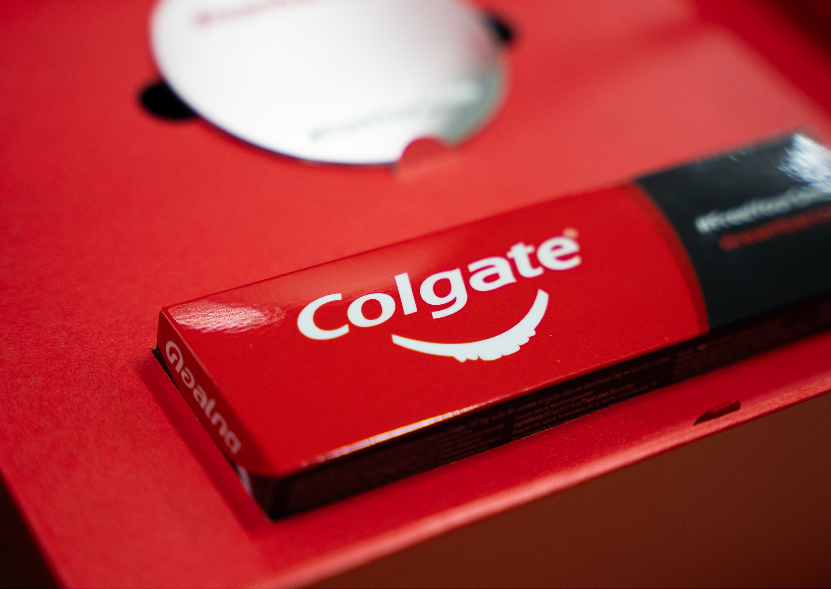 COLGATE - A MILLION LOGOS